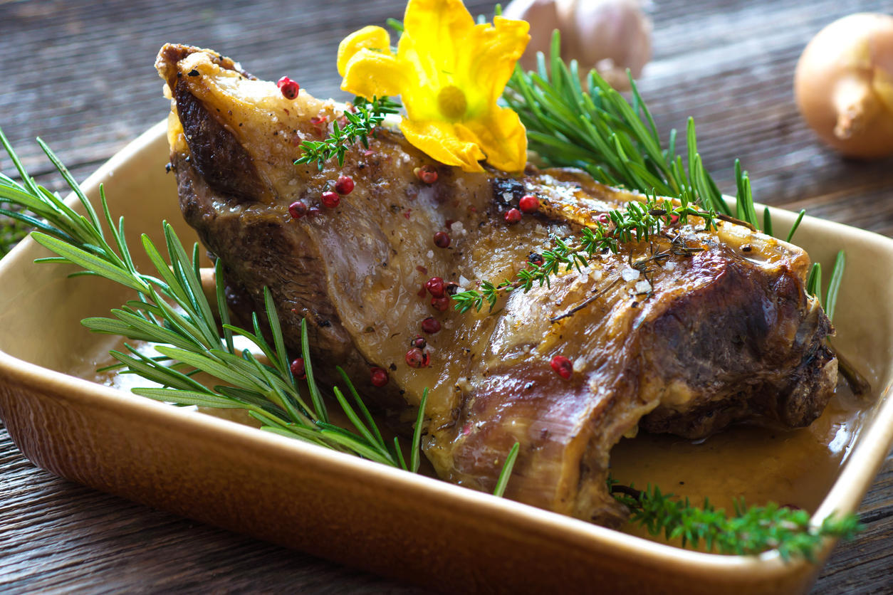Recette Gigot d'agneau à l'ail en chemise - E-Santé Recette Gigot d'agneau à l'ail en chemise - E-Santé